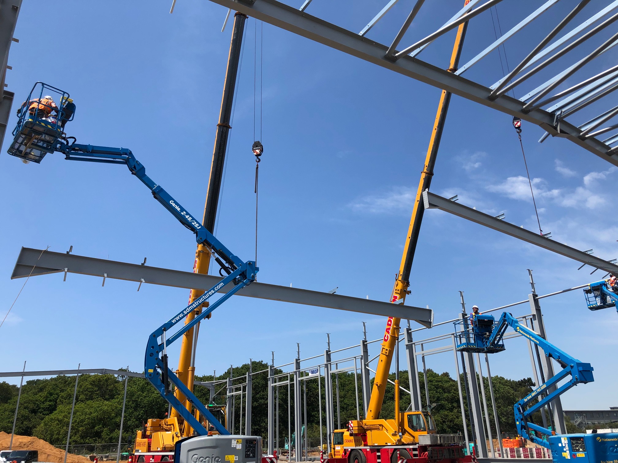 Tandem Lift for SDM Fabrication | News | Cadman Cranes