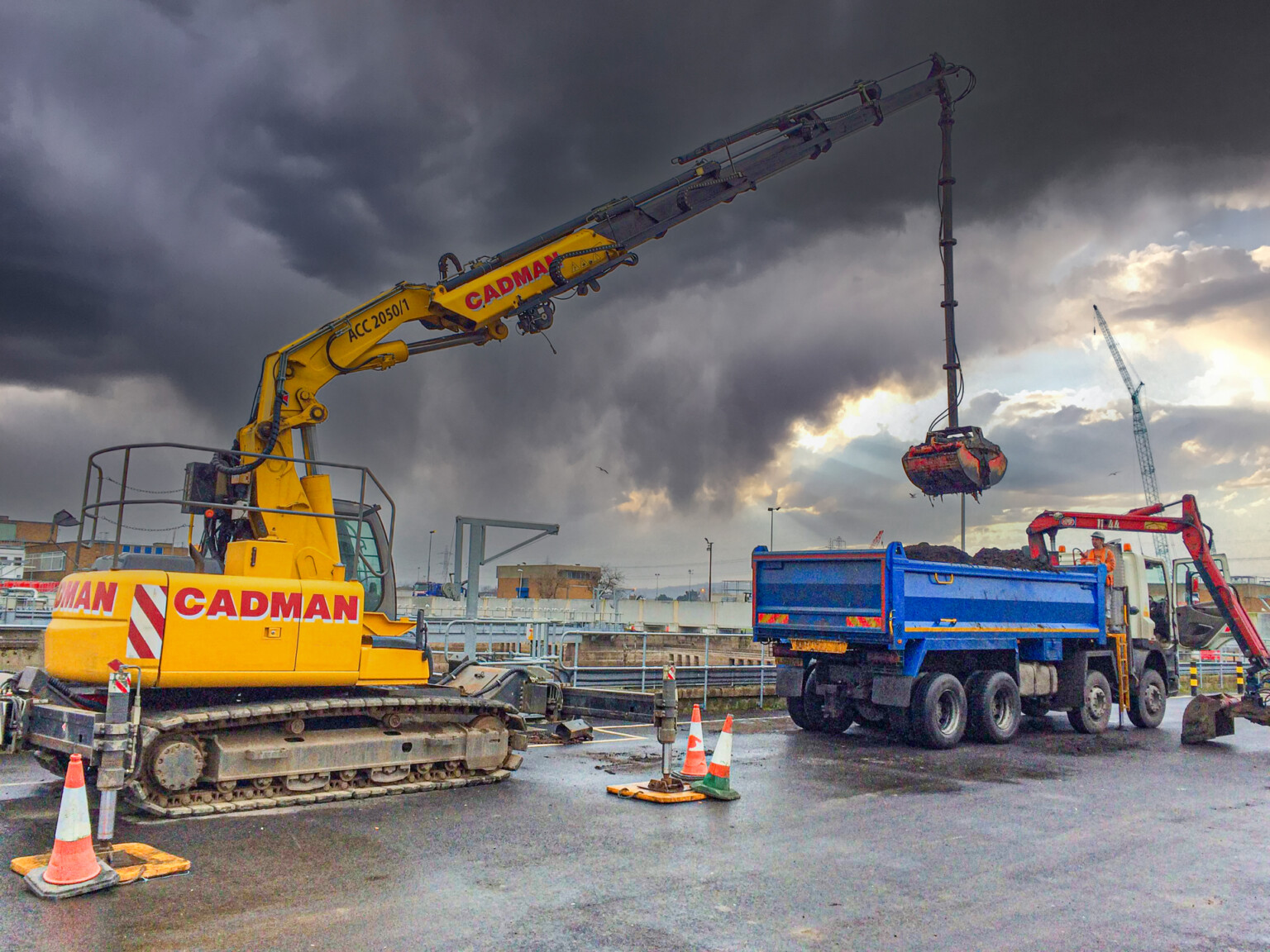 Mini Crawler Crane Hire | All Terrain, Outdoor & Indoor Crane