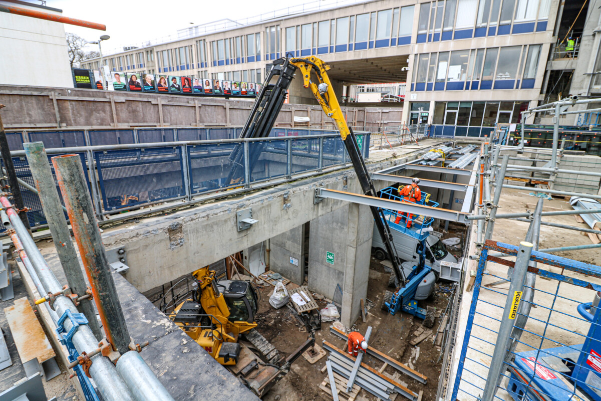 Mini Crawler Crane Hire | All Terrain, Outdoor & Indoor Crane