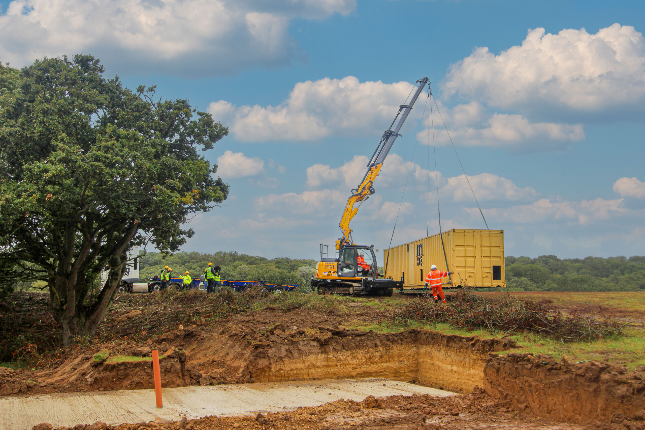 Mini Crawler Crane Hire | All Terrain, Outdoor & Indoor Crane