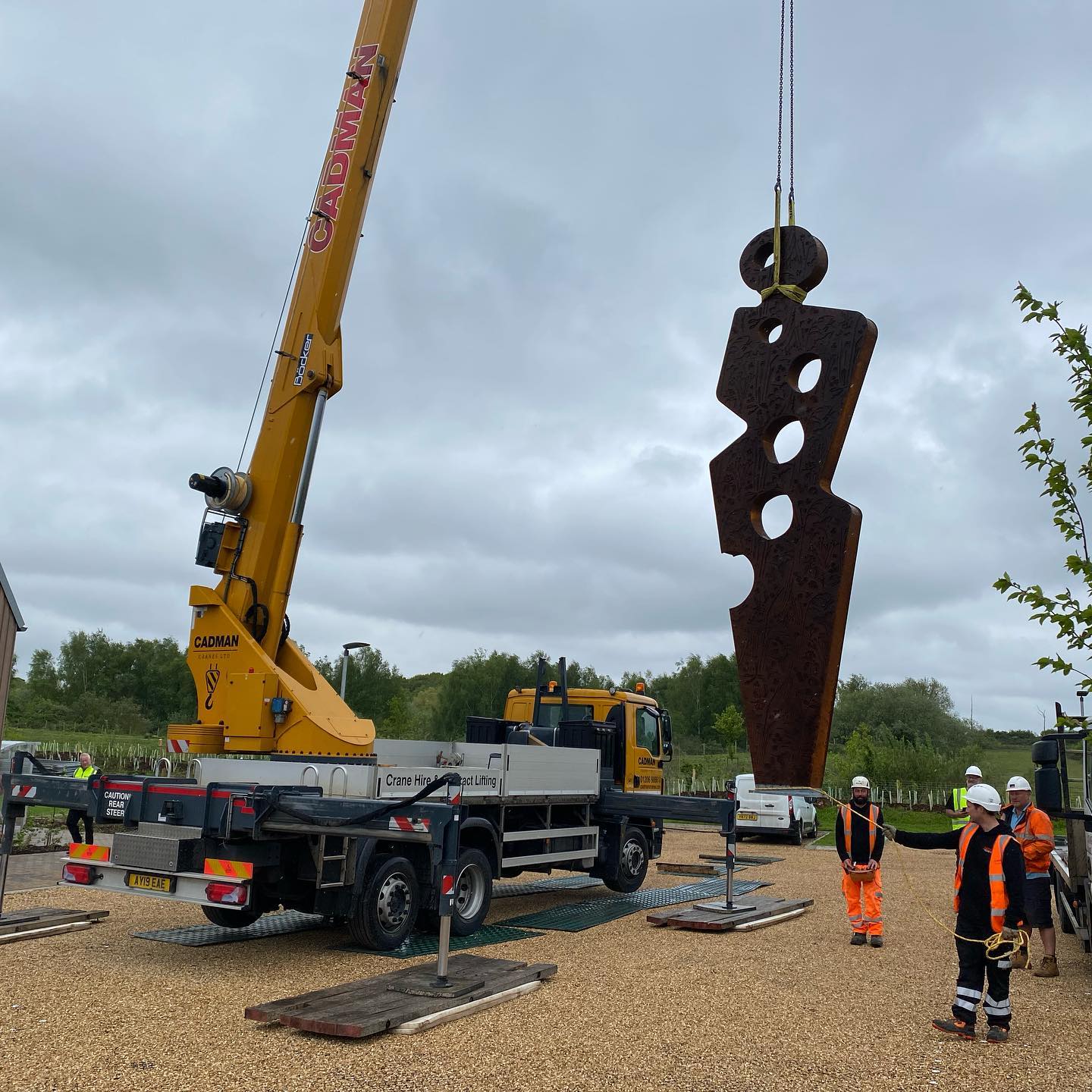 Installation of The Stanway Totem | News | Cadman Cranes
